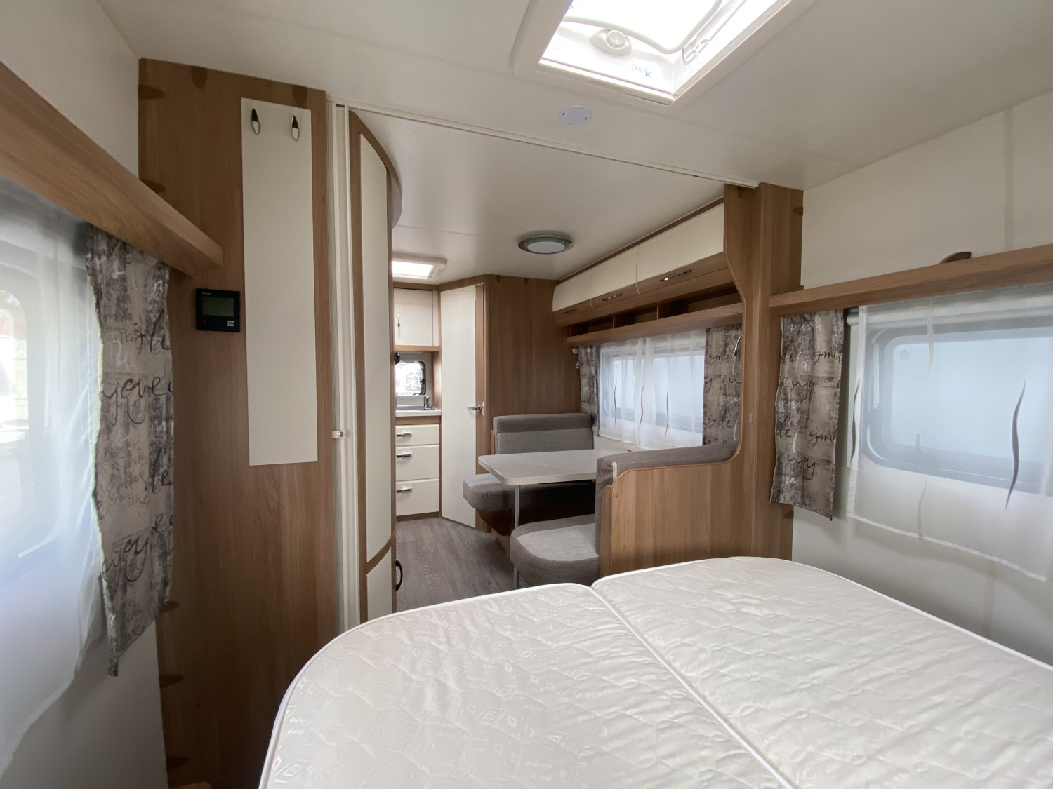 Hobby De Luxe 460 SFF Queensbed