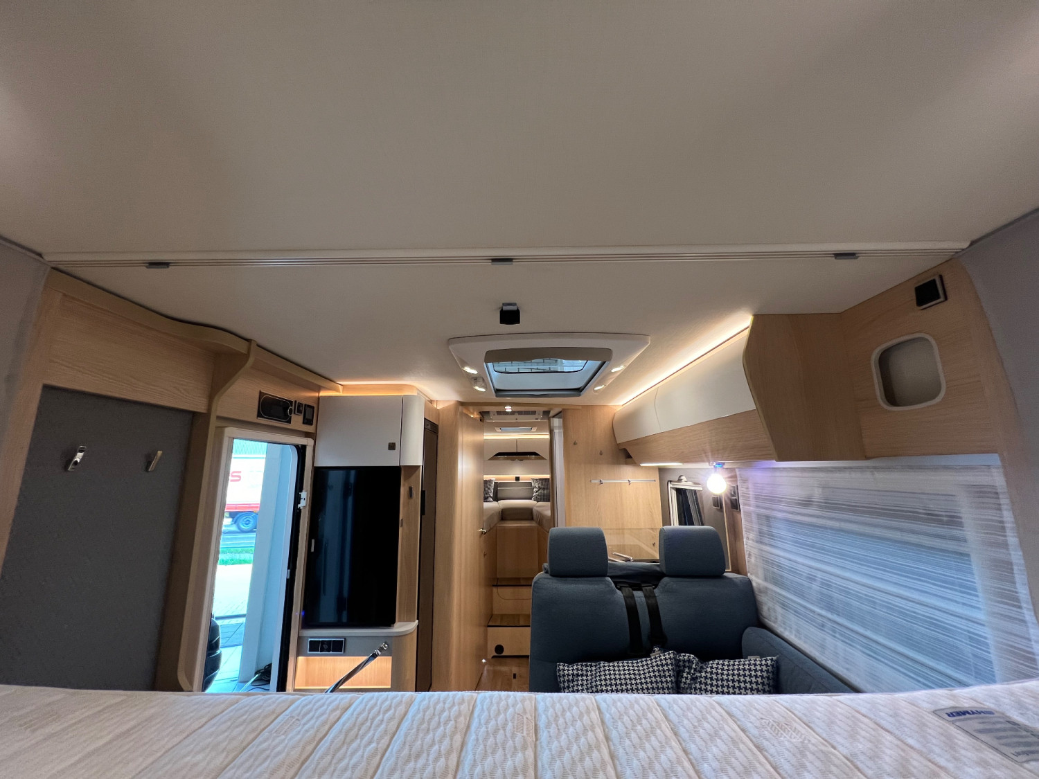 Hymer BMC I 680 White-Line Mercedes 170 PK 9-G Automaat VOL LUXE